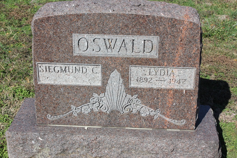 sigmund-and-lydia-oswald-gravestone-st-johns-stringtown-mo