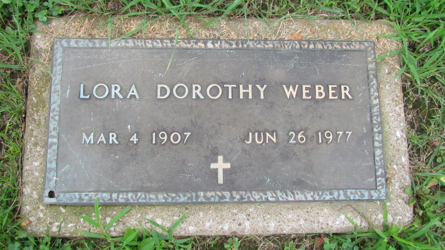 lora-weber-gravestone-lake-charles-park-st.-louis-mo