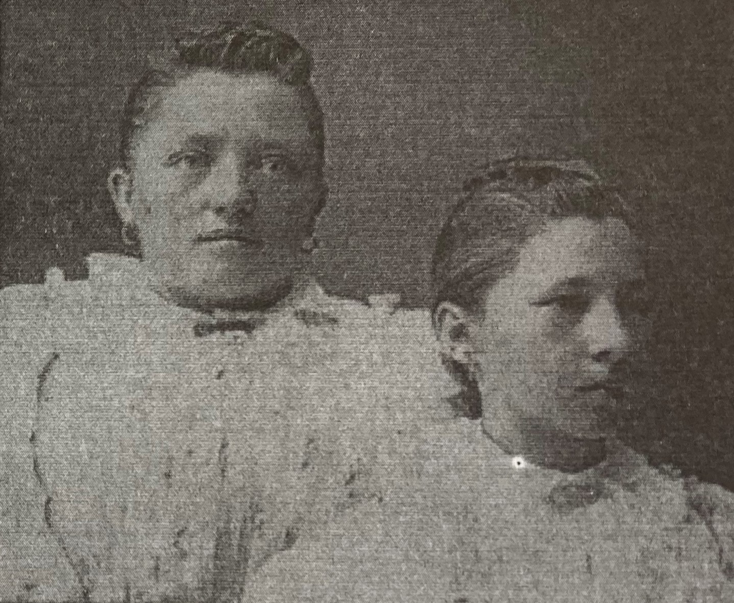 elizabeth-and-christina-bohnert