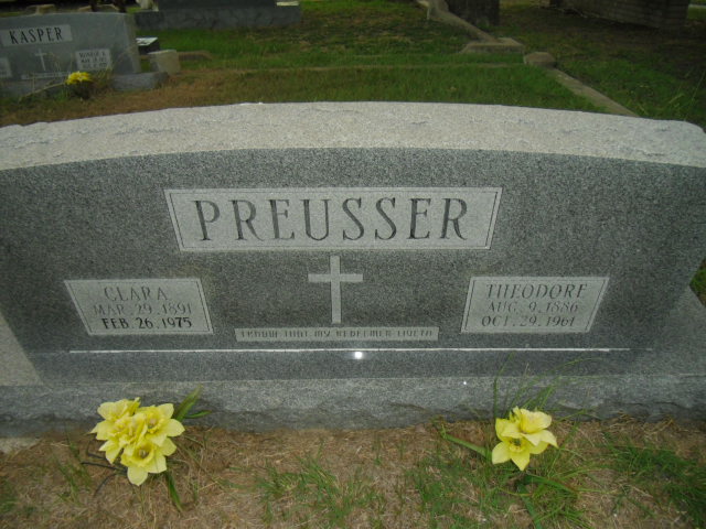 theodore-and-clara-preusser-gravestone-giddings-tx